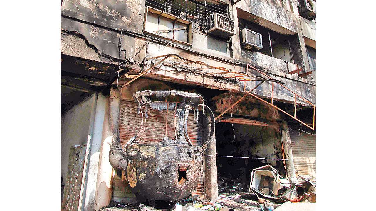 Ahmedabad: Three firemen injured in LPG cylinder explosion in eatery