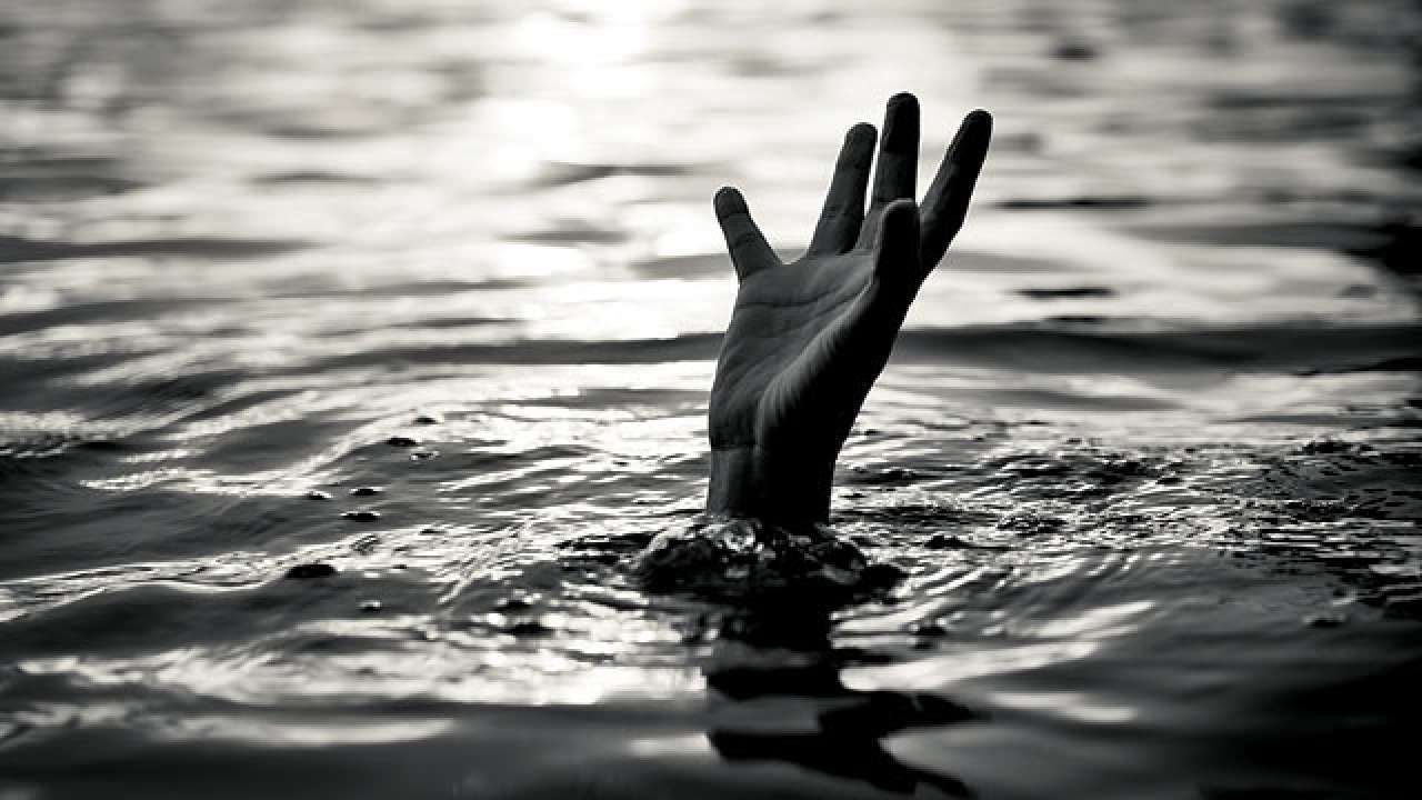 Two college students feared drowned in Narmada Canal while taking selfie