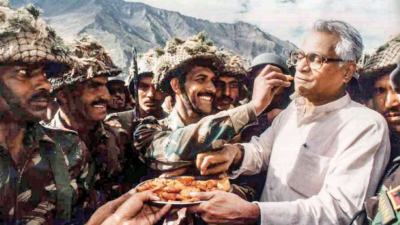 From Emergency hero to Defence Minister: 5 facts about George Fernandes