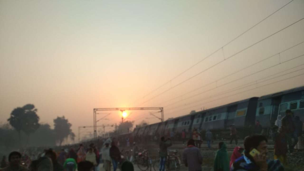 9 bogies of Seemanchal Express derailed - latest updates