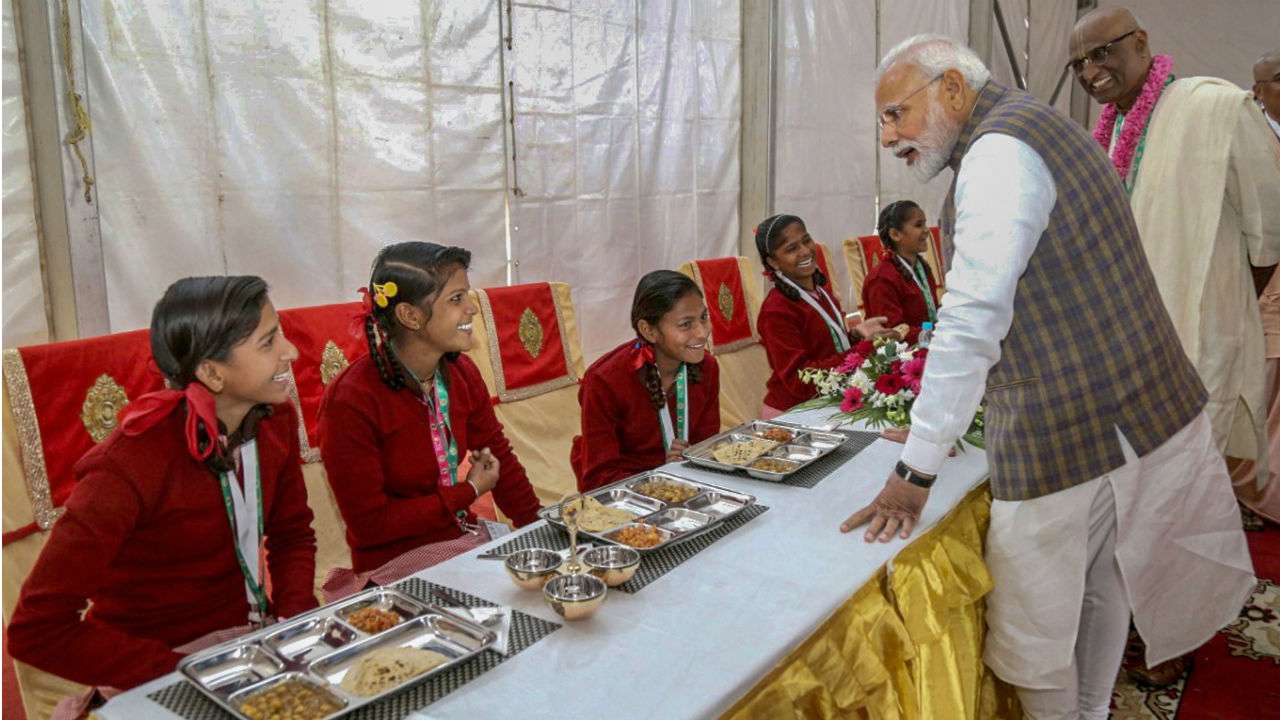 PM Narendra Modi serves food to underprivileged children; calls NGO's ...