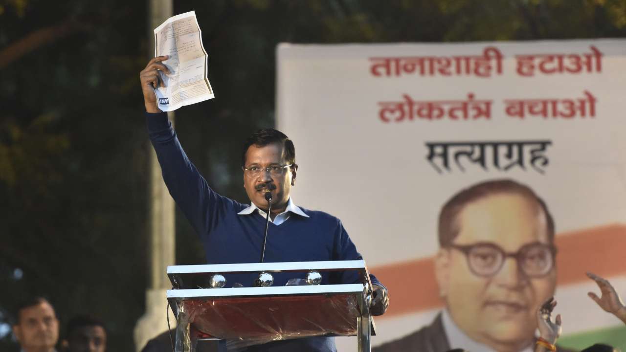 'Girgit': With old video, Kumar Vishwas attacks Kejriwal for meeting ...