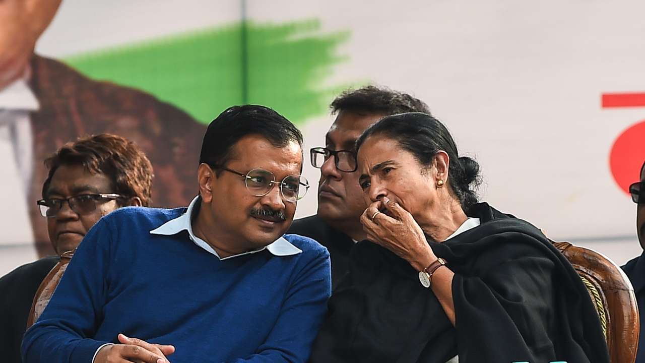 'Girgit': With old video, Kumar Vishwas attacks Kejriwal for meeting ...