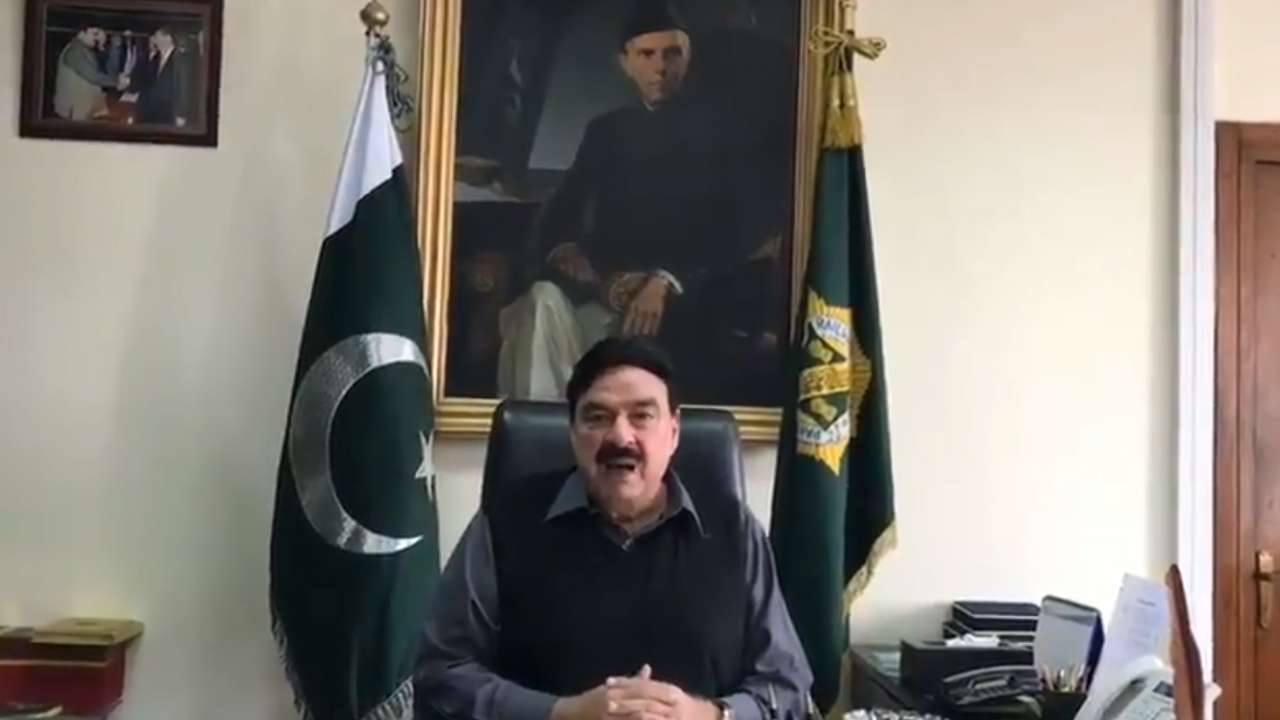 Pak minister Sheikh Rashid Ahmad threatens to silence temple bells in India