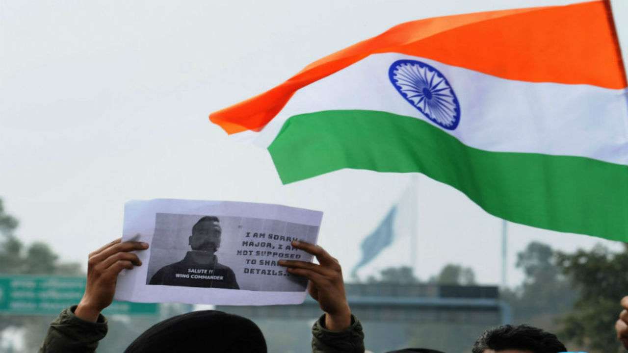 Abhinandan Varthaman returns home to hero's welcome after Pakistan's ...