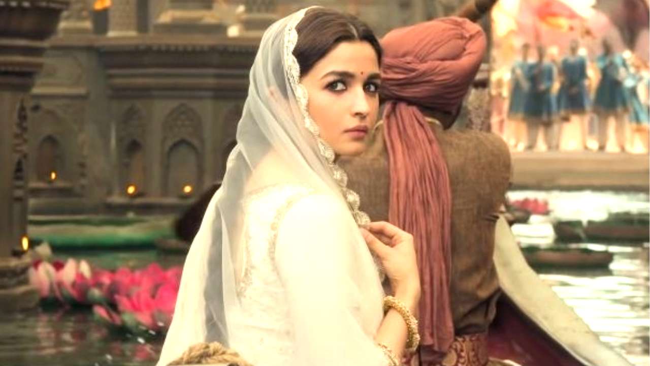 'Kalank' Teaser: These 7 riveting stills of Madhuri-Sanjay, Alia Bhatt ...