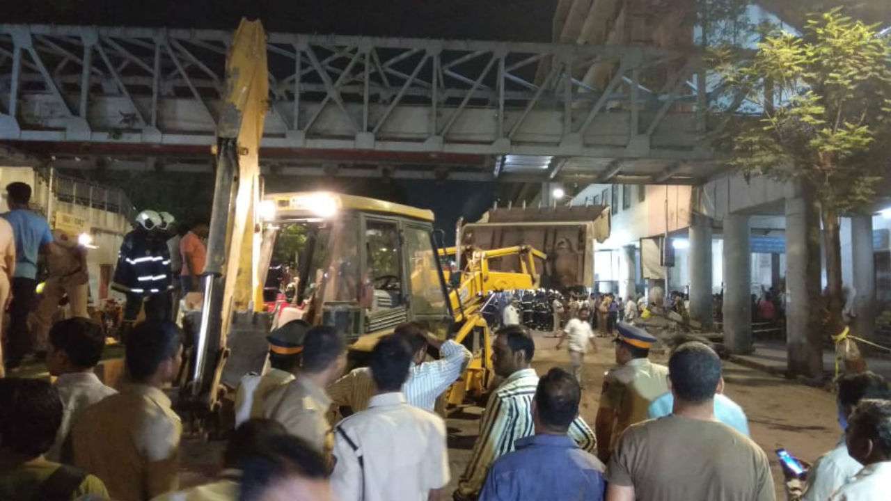 Mumbai Bridge Collapse Live Updates: 6 dead, several injured as foot ...