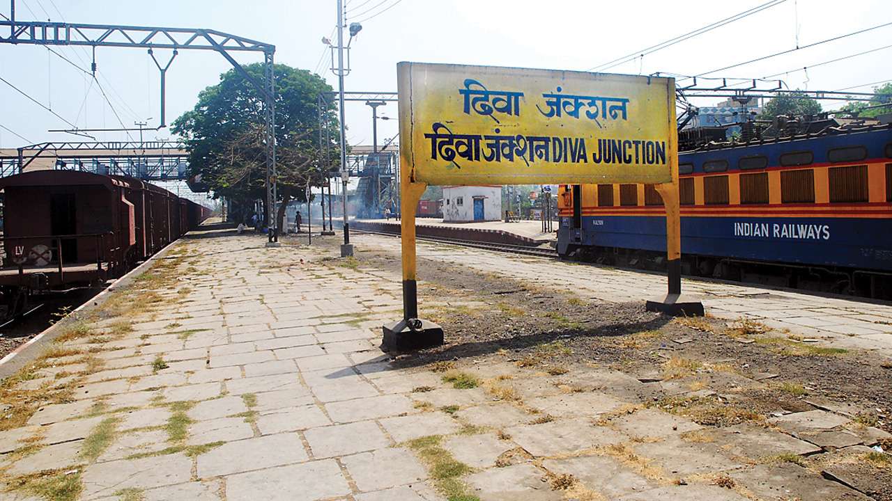 Denied entry in local train, women stage rail roko at Diva station