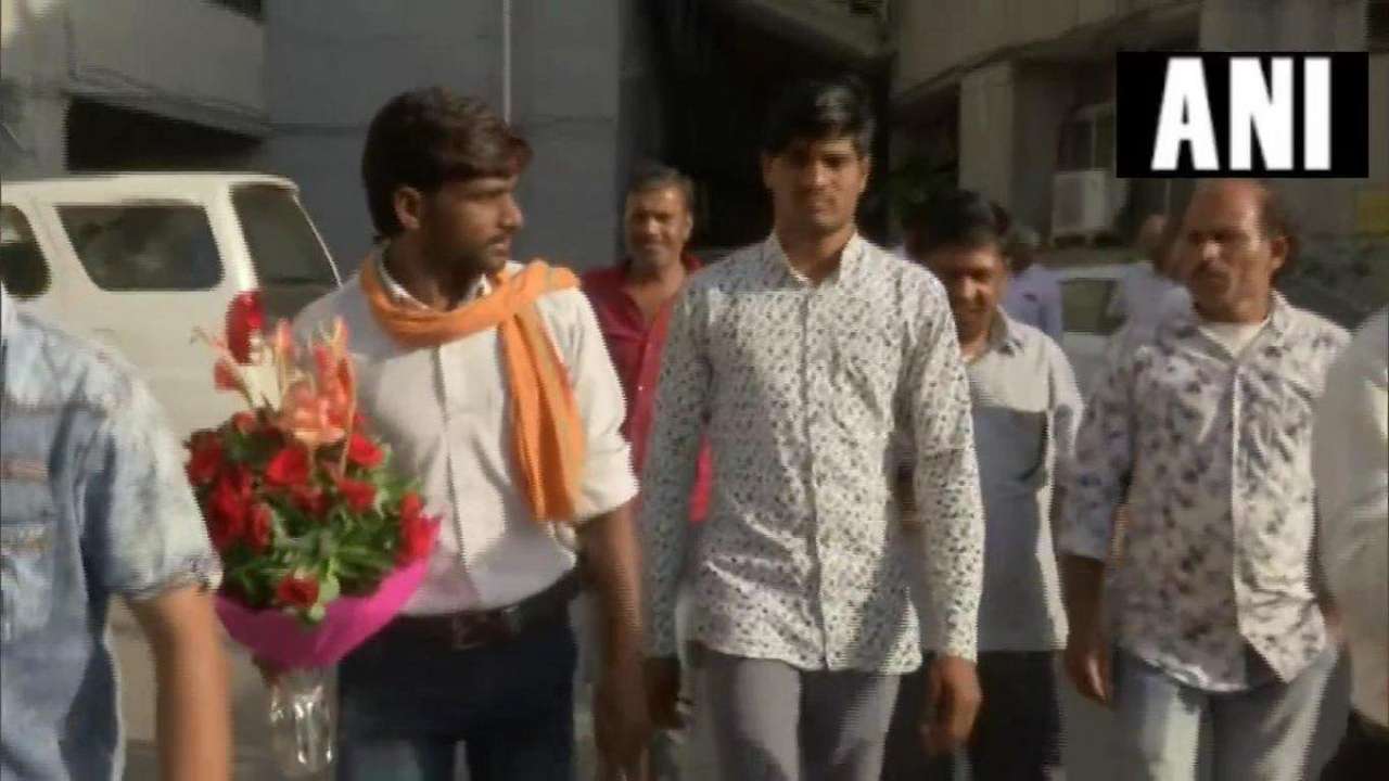 BJP felicitates youth who carried out ‘surgical strike’ on Digvijaya Singh