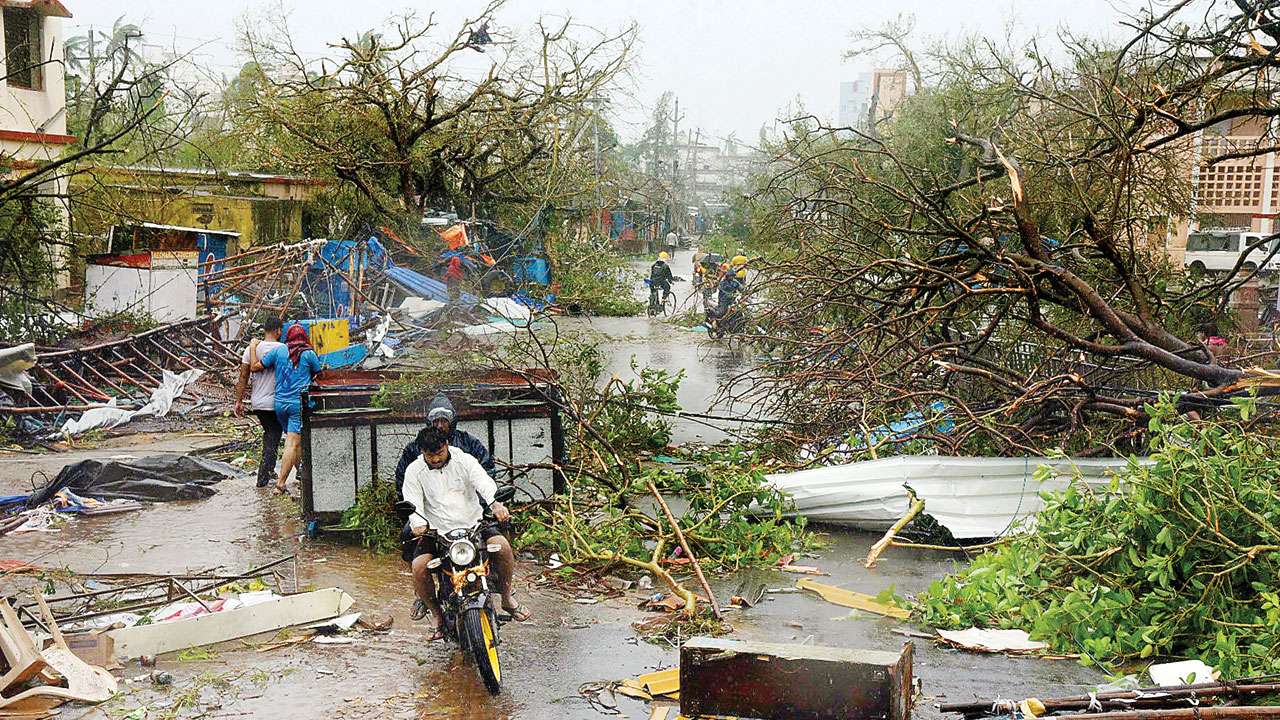 Cyclone Fani batters Odisha, eight killed