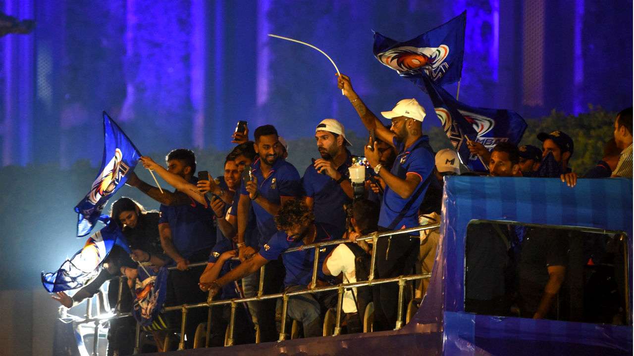 IPL 2019: Champions Mumbai Indians organise open bus parade, celebrate ...