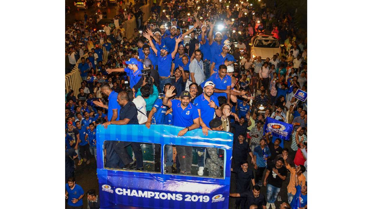 IPL 2019: Champions Mumbai Indians organise open bus parade, celebrate ...