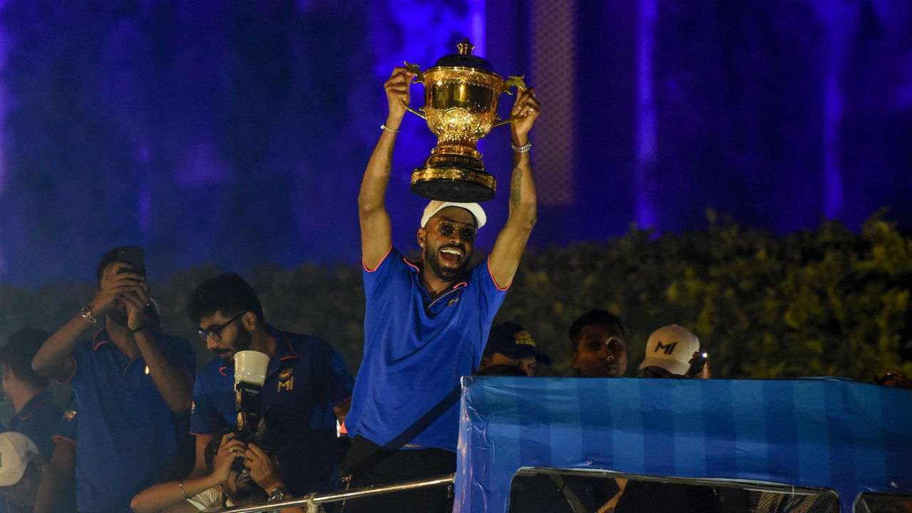 IPL 2019: Champions Mumbai Indians organise open bus parade, celebrate ...