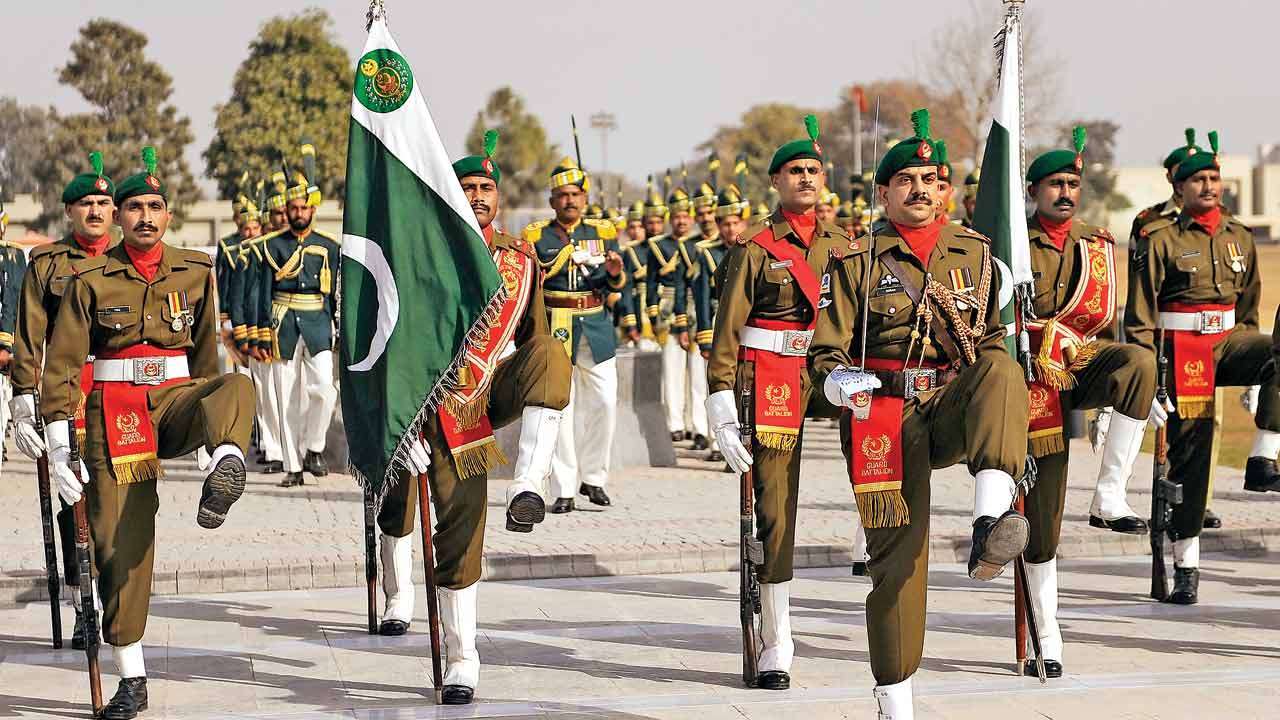 Pakistan military to voluntarily cut defence budget