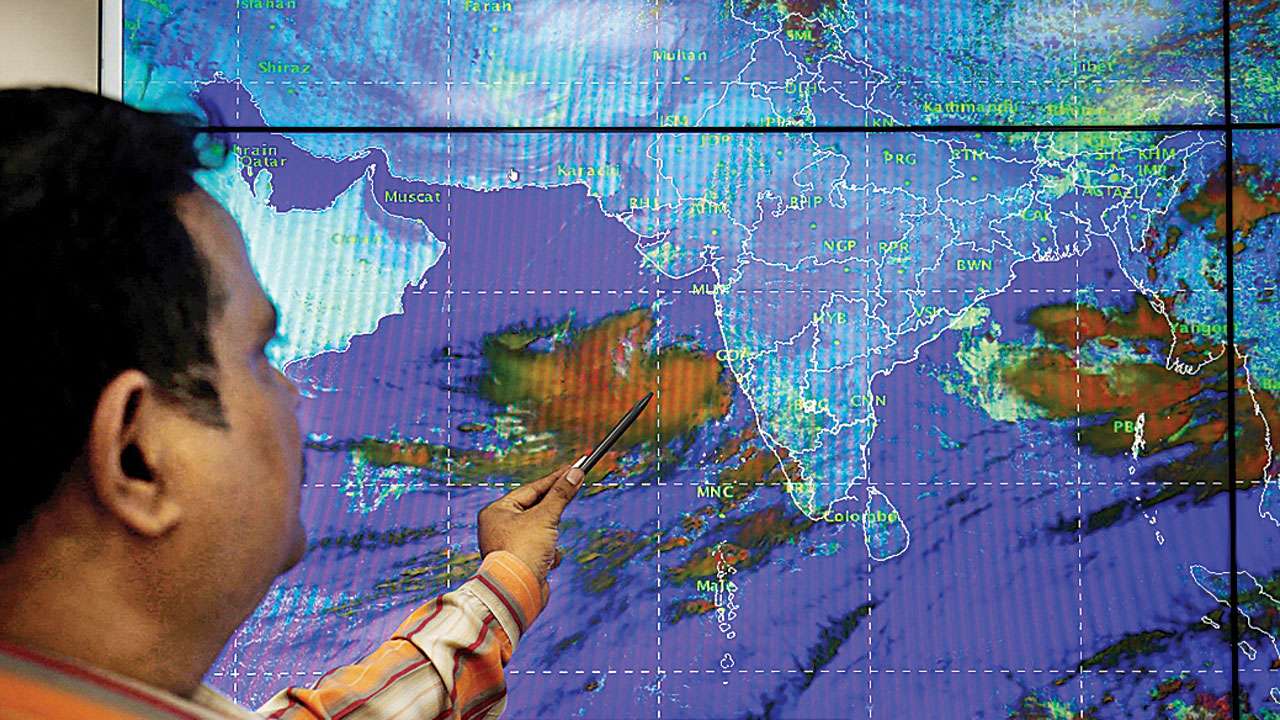 Cyclone Vayu: Nearly three lakh to be evacuated in Gujarat