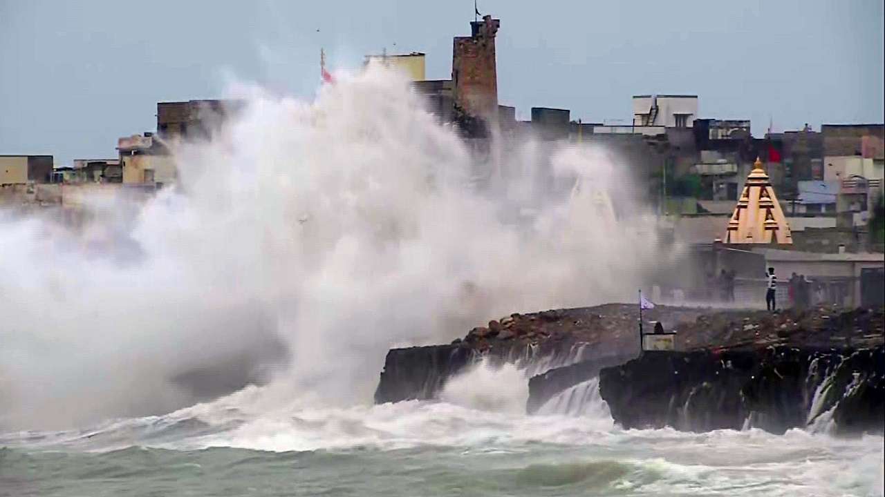 Cyclone Vayu Live updates: Gujarat braces up for very severe cyclonic ...