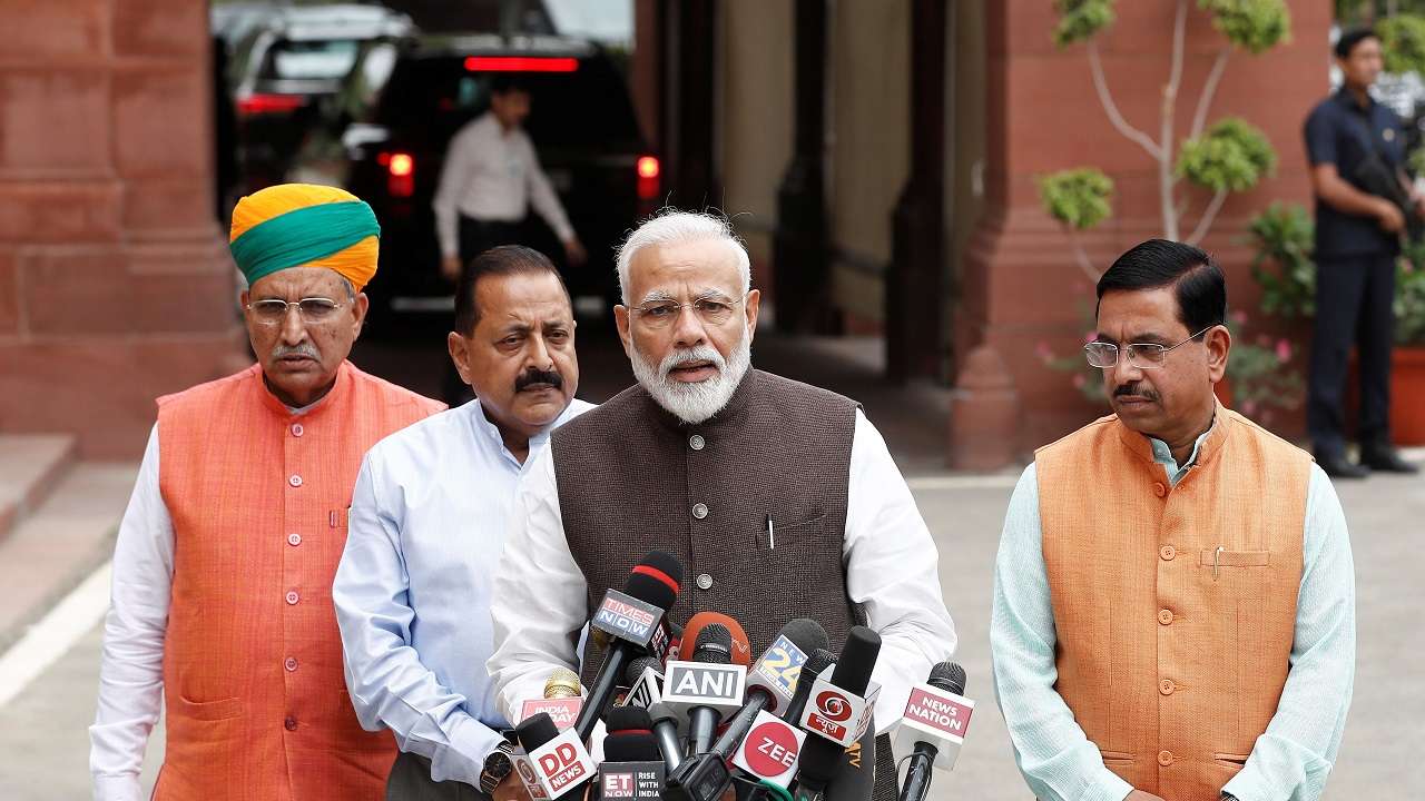 PM Modi, other MPs take oath as Lok Sabha members on day one of 17th ...