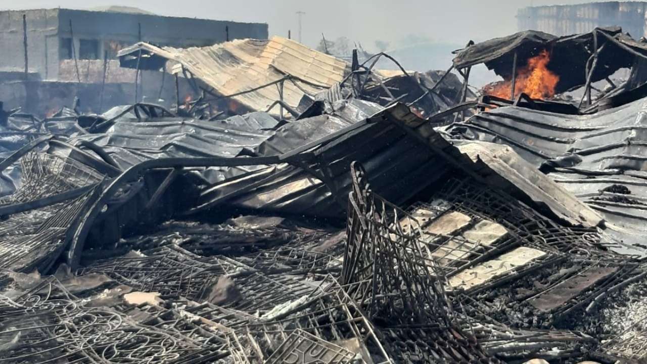 Major fire at furniture market in Delhi, Metro's Magenta Line service ...