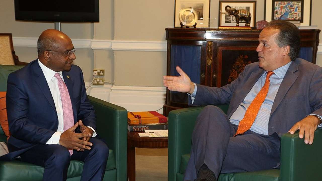 Caught on camera: UK Conservative Party MP assaults woman Greenpeace ...