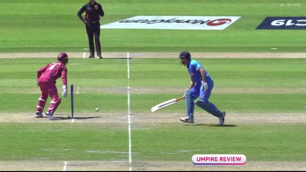 Watch: Shai Hope fails to stump MS Dhoni in comical goof-up