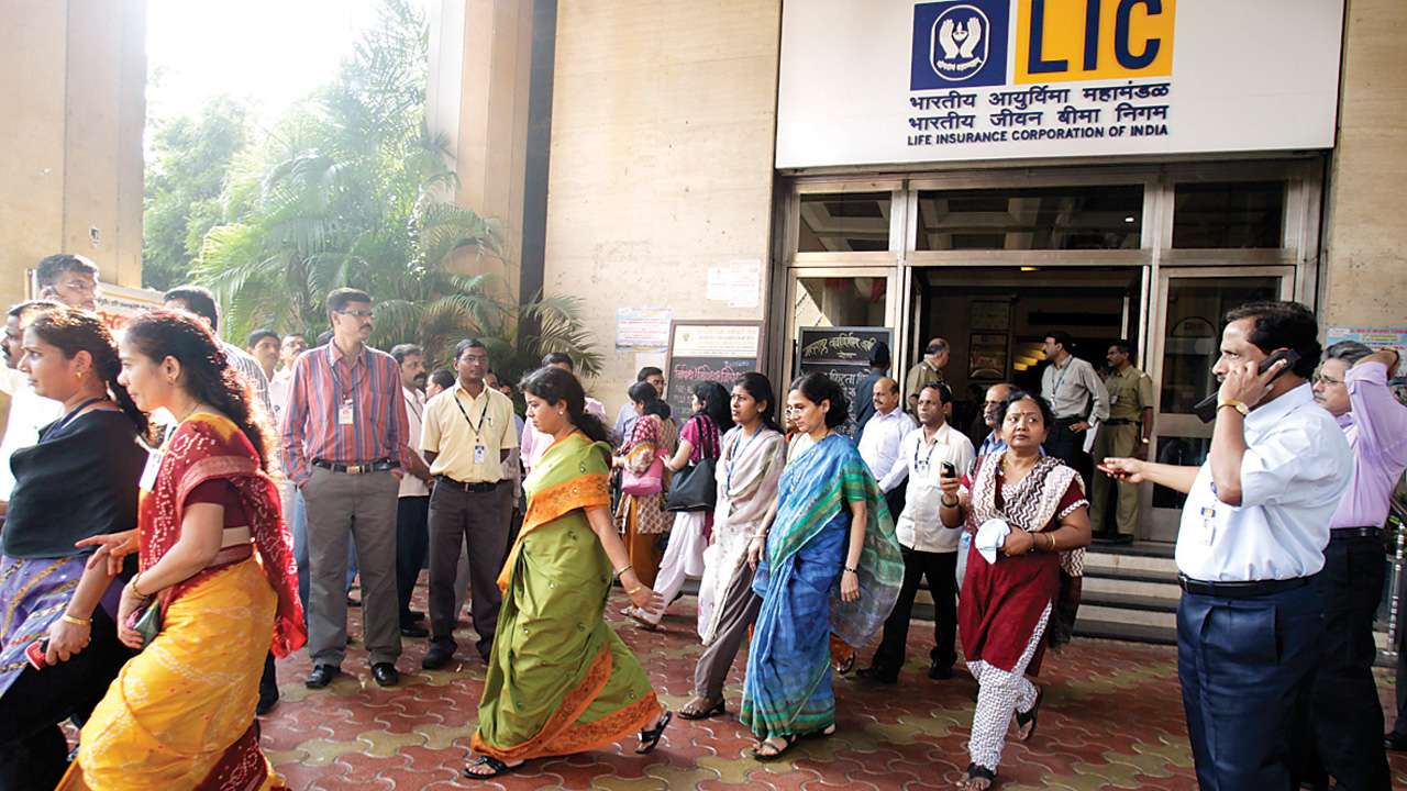Supreme Court junks PIL against LIC