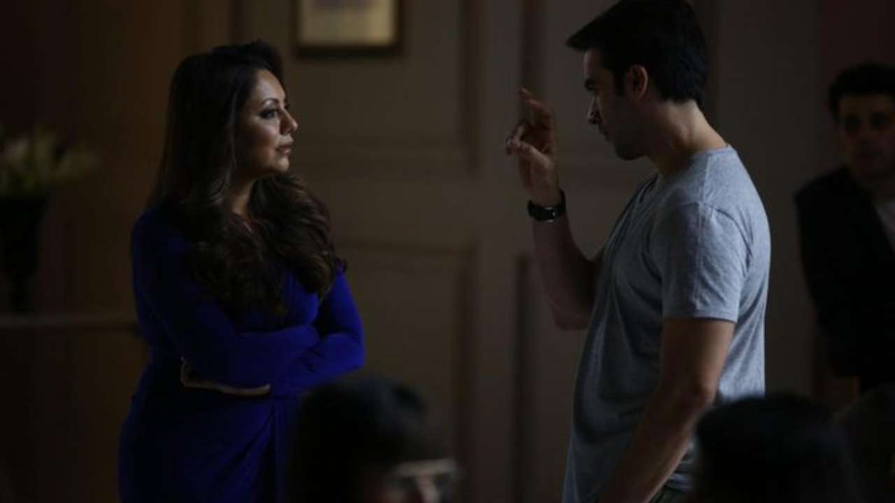 Shah Rukh Khan and Gauri Khan sneak out some romantic moments amidst ...