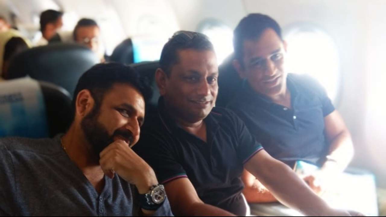 See Pics: Lieutenant Colonel MS Dhoni flies to Jammu and Kashmir for ...