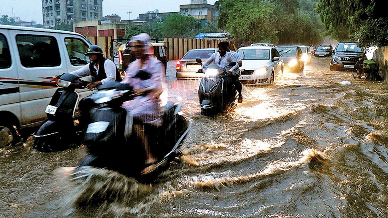 20-inch rain in 8 hrs: Vadodara struggles to stay above water