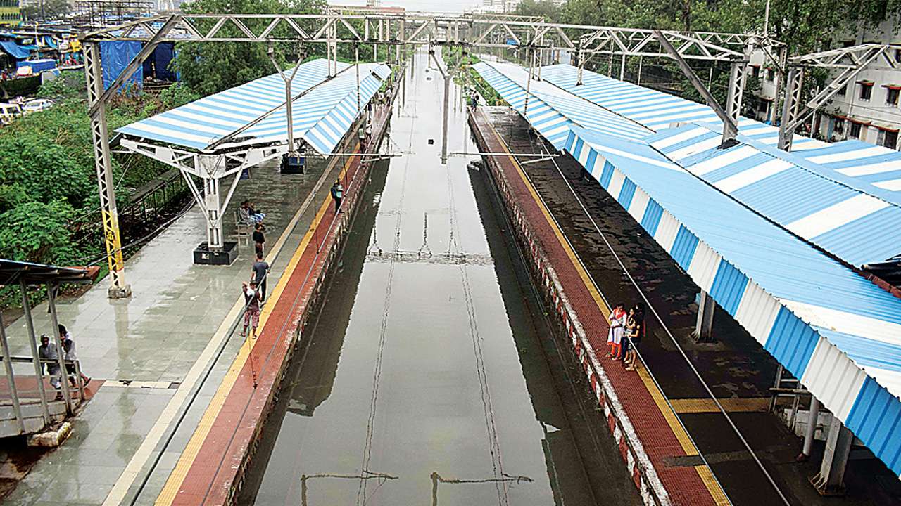 Mumbai: Heavy downpour continues, public transport takes a hit