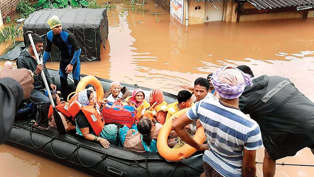 Maharashtra spate: 27 killed, rescue boat overturns Maharashtra spate: 27 killed, rescue boat overturns