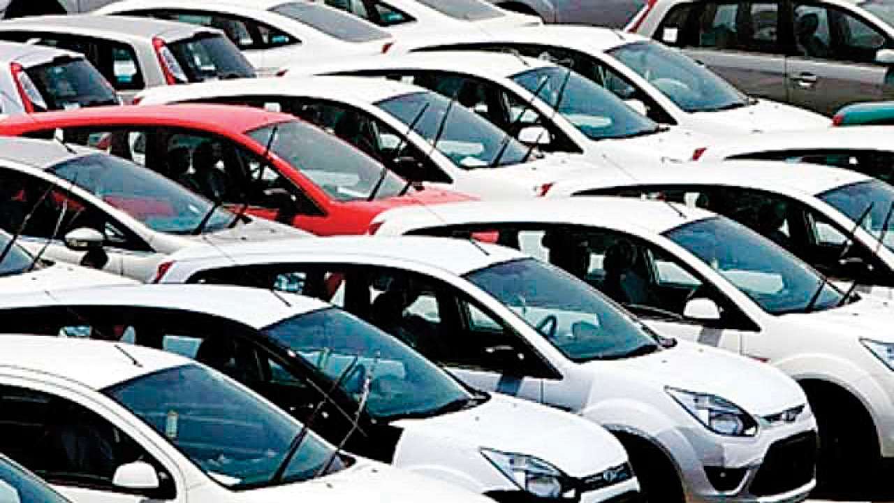 In reverse gear, car sales drop to a two-decade low in July
