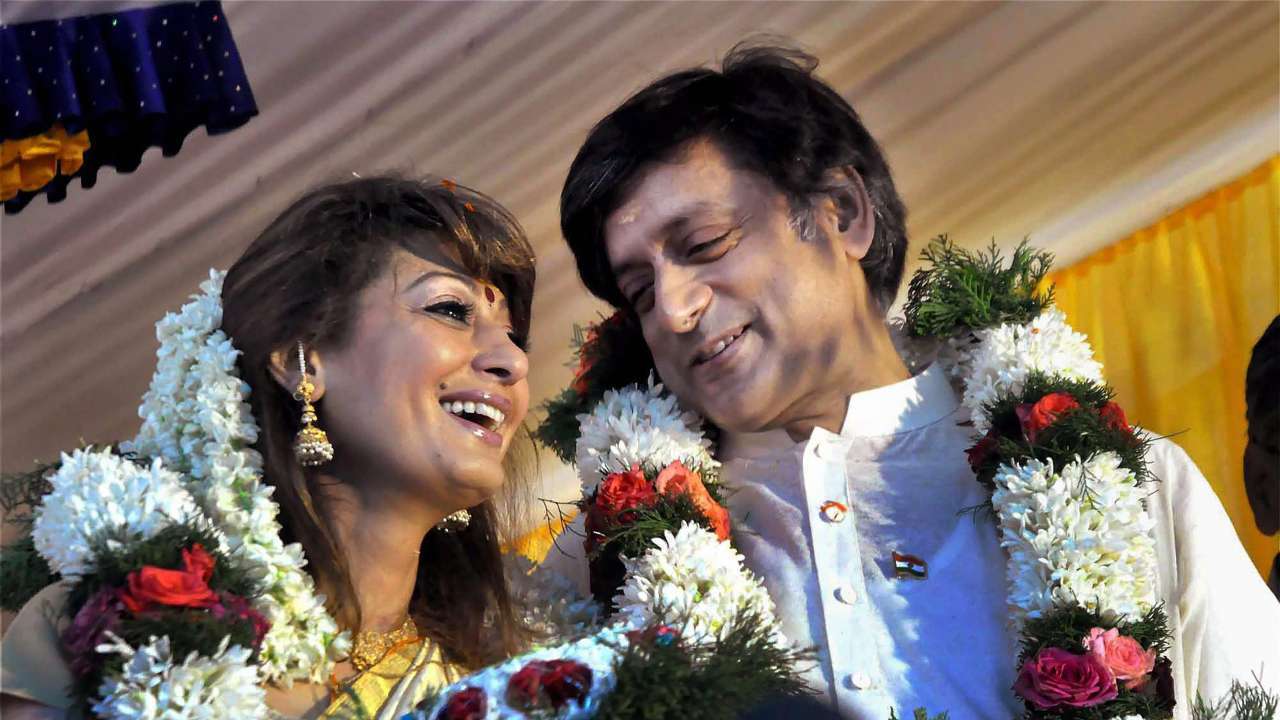 Sunanda Pushkar's death case — 'Frame murder charge against Shashi ...