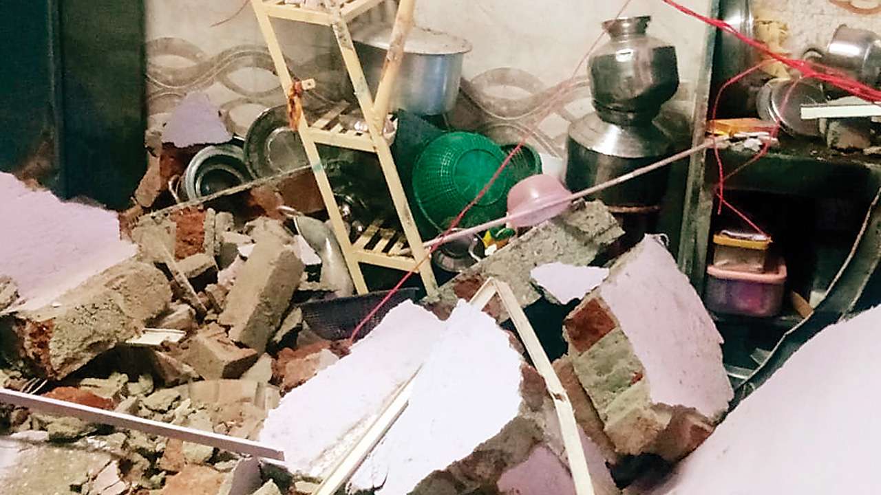 Mumbai: Wall collapse after cylinder blast in Malad kills one, injures four