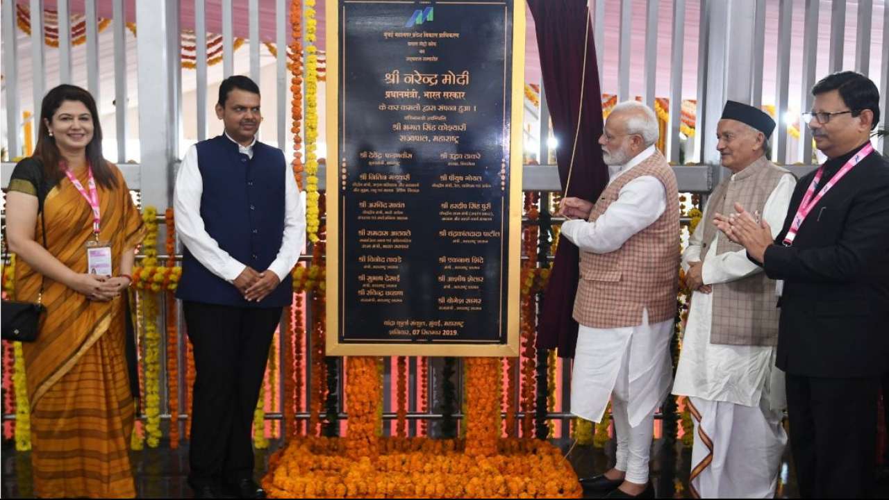 PM Modi praises courage of ISRO scientists