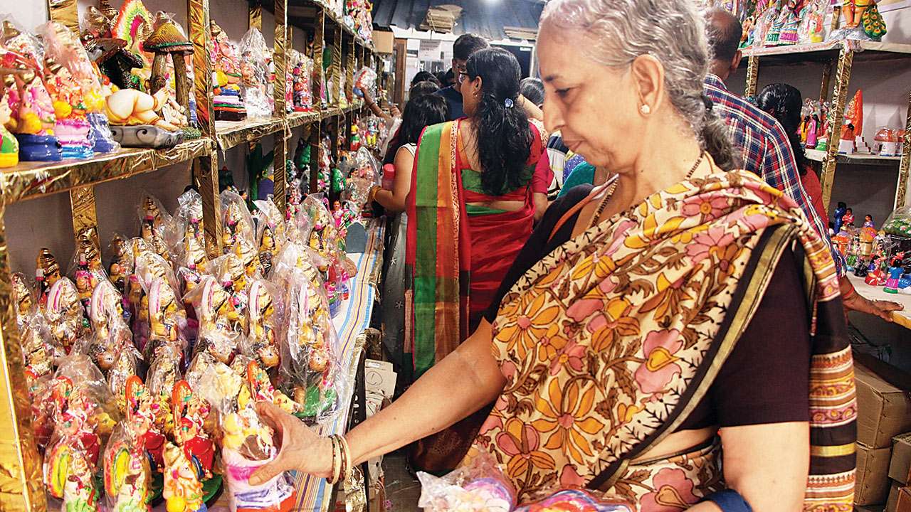 Mumbai: Citizens give a green spin to Navaratri golus