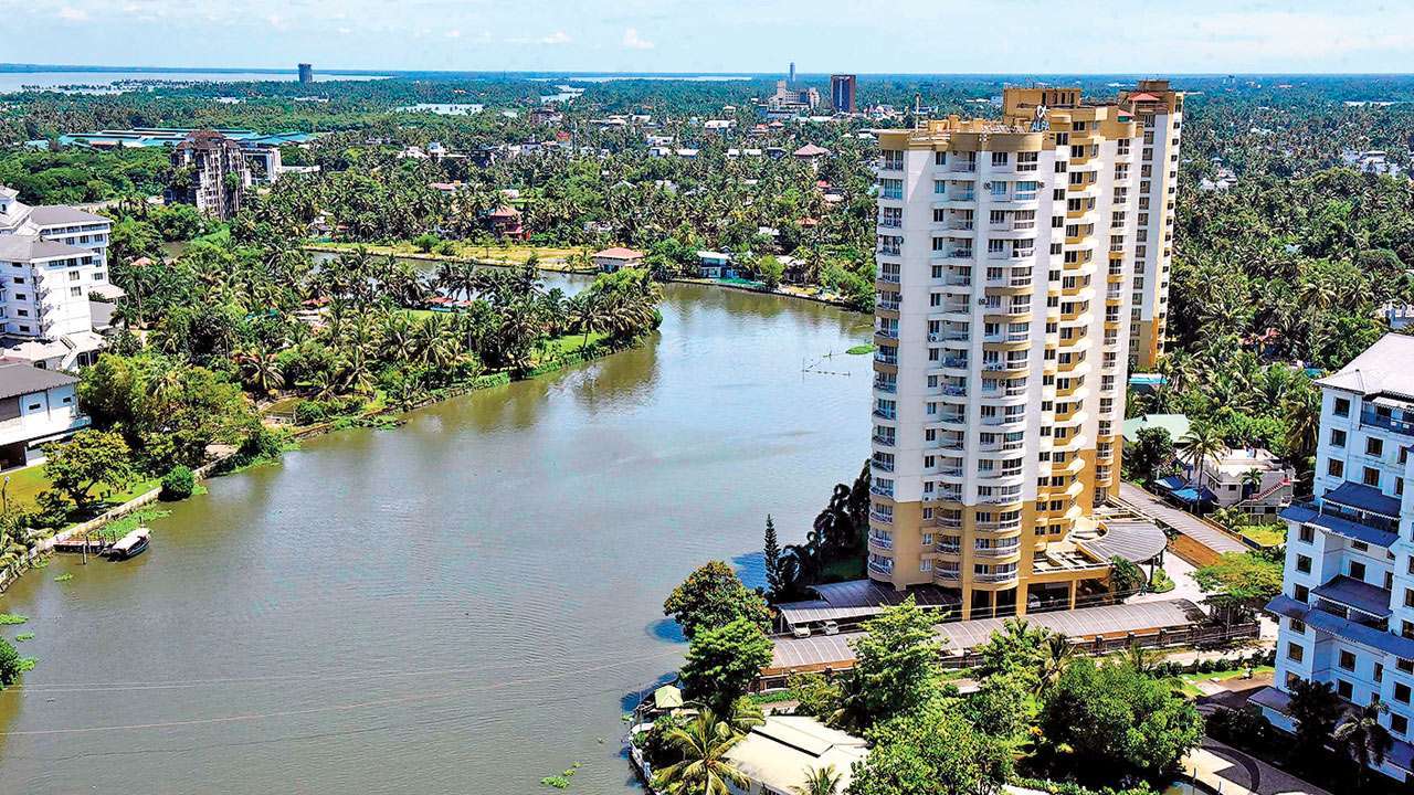Maradu flat residents begin hunger strike against their eviction