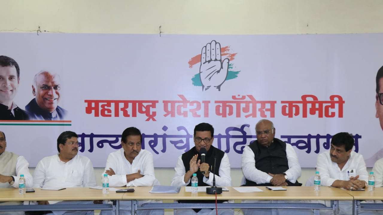 In 'wait and watch' mode till now, Maharashtra Congress leaders meet ...