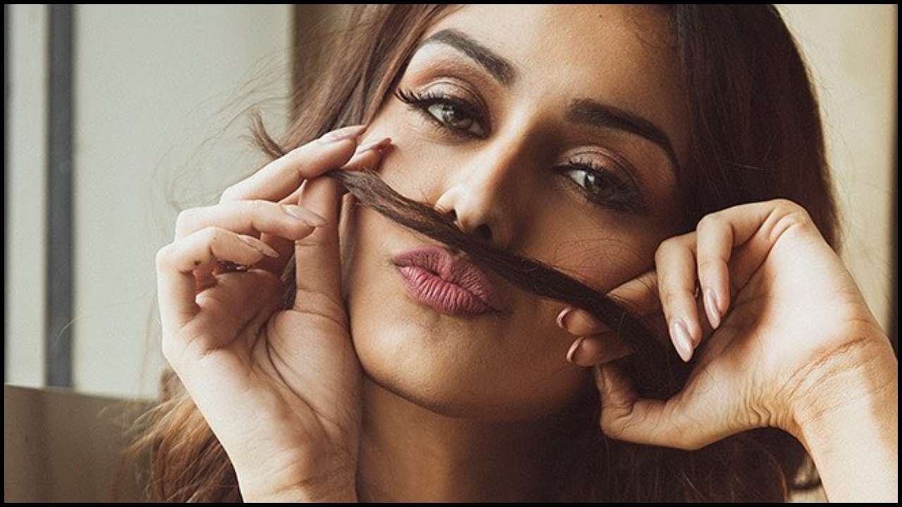 Miss World Manushi Chillar makes Bollywood debut alongside Akshay Kumar ...