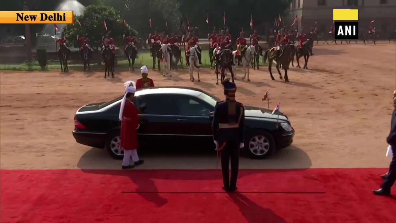 Sri Lankan President Gotabaya Rajapaksa receives ceremonial welcome at Rashtrapati Bhavan