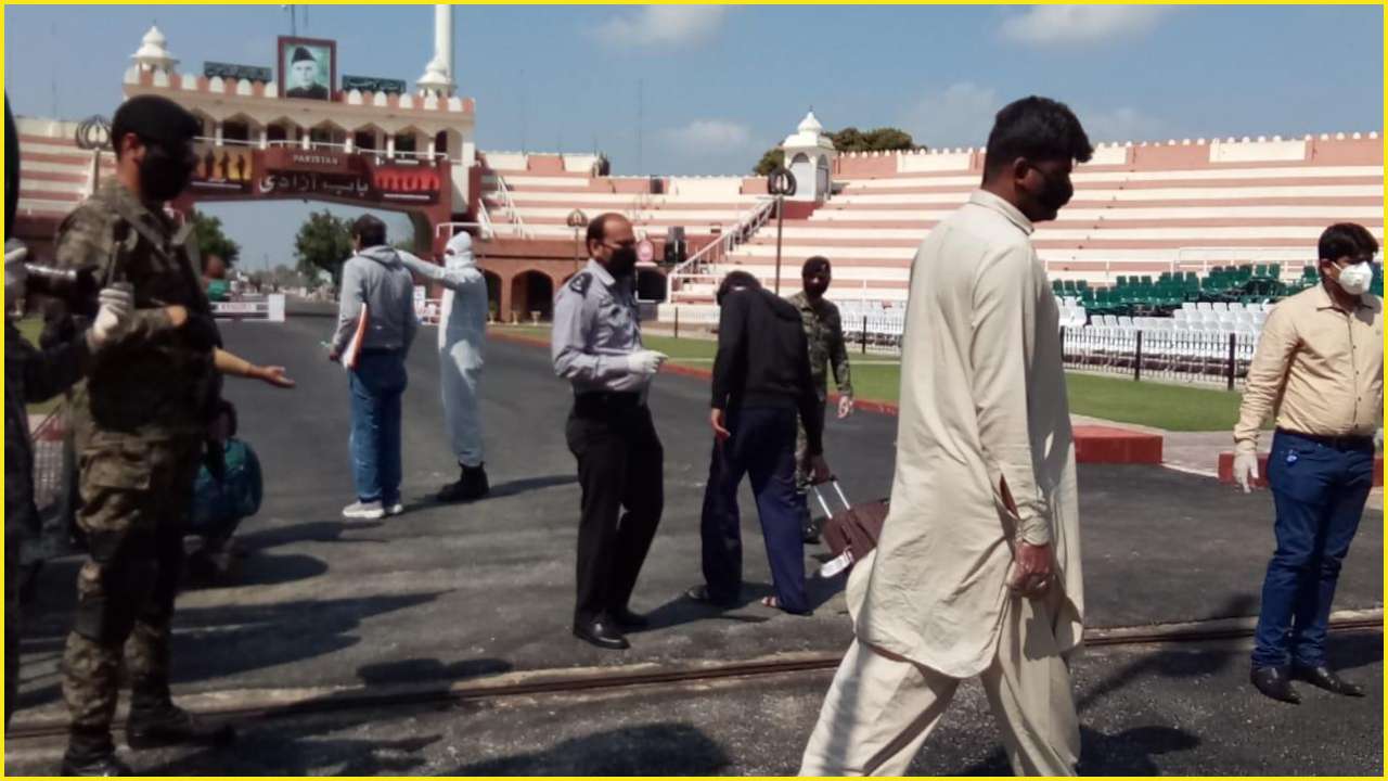 Five Pakistani nationals cross over from India via Attari-Wagah border ...
