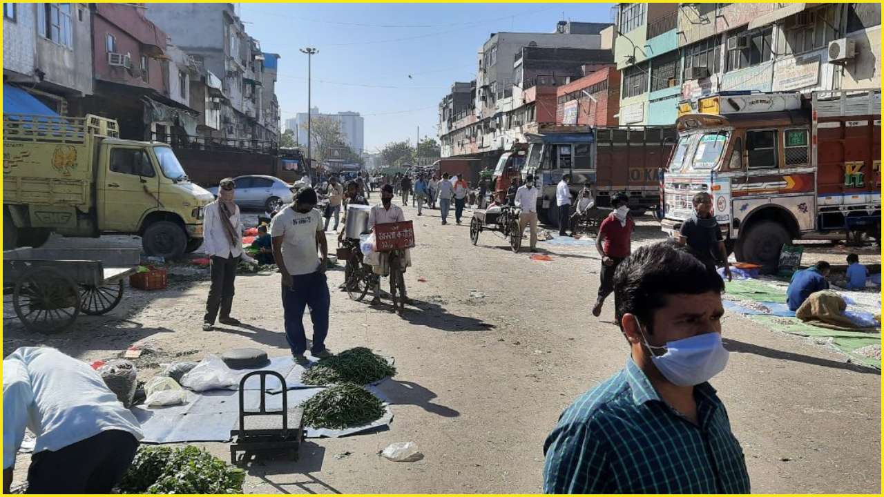 In Photos: 10th day of lockdown, social distancing norms flouted at ...