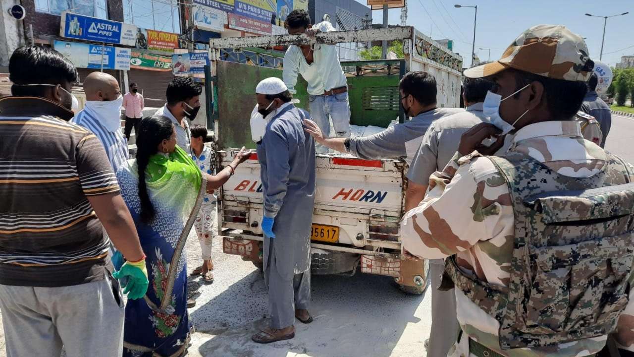 India in lockdown over coronavirus: Day 15th in pictures