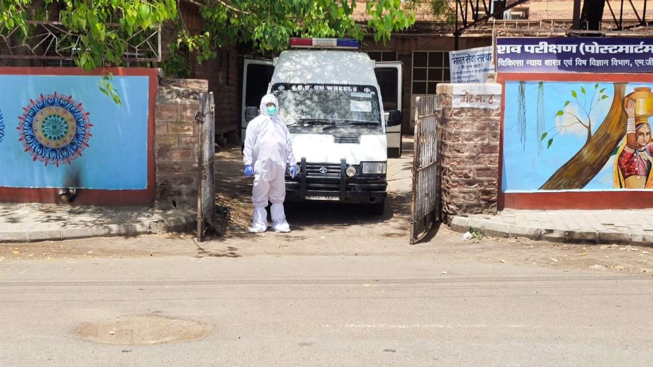 India in lockdown over coronavirus: Day 33 in pictures