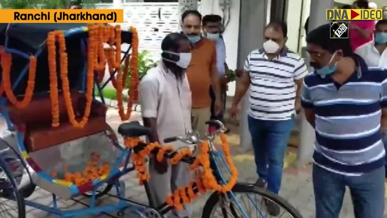 Jharkhand CM Hemant Soren provides rickshaw to rag picker