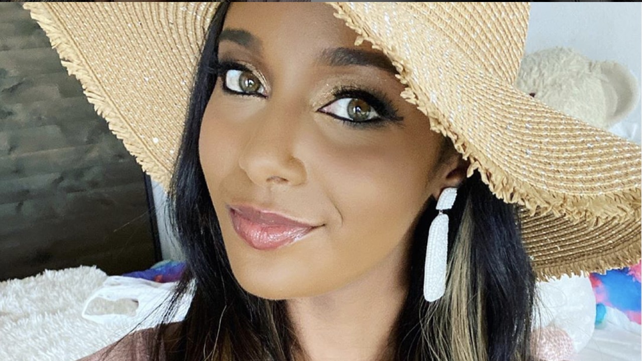 Ex-WWE star Brandi Rhodes forced to turn off Twitter DMs due to fans ...