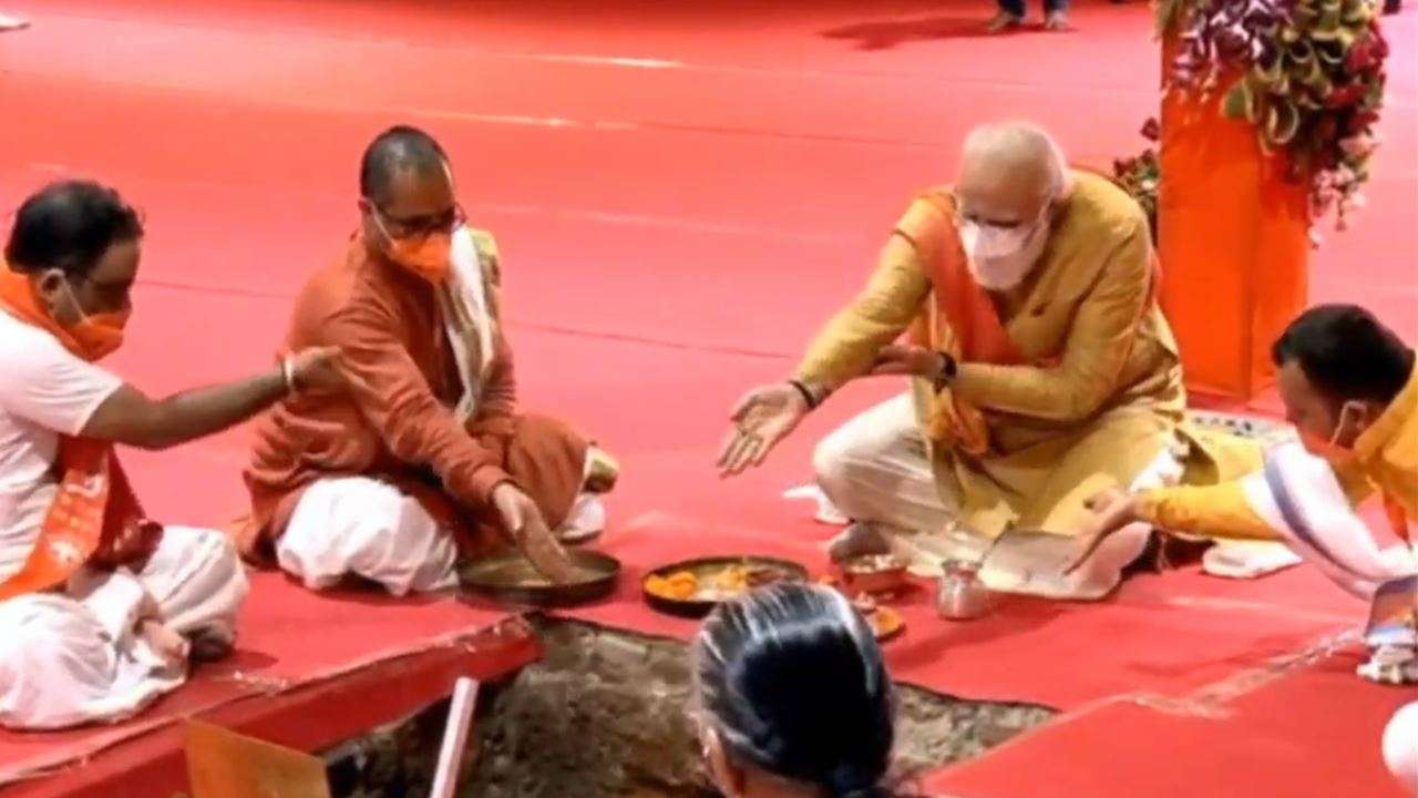 Ram Mandir live updates: PM Modi performs Ram Mandir Bhoomi Pujan; 175 ...
