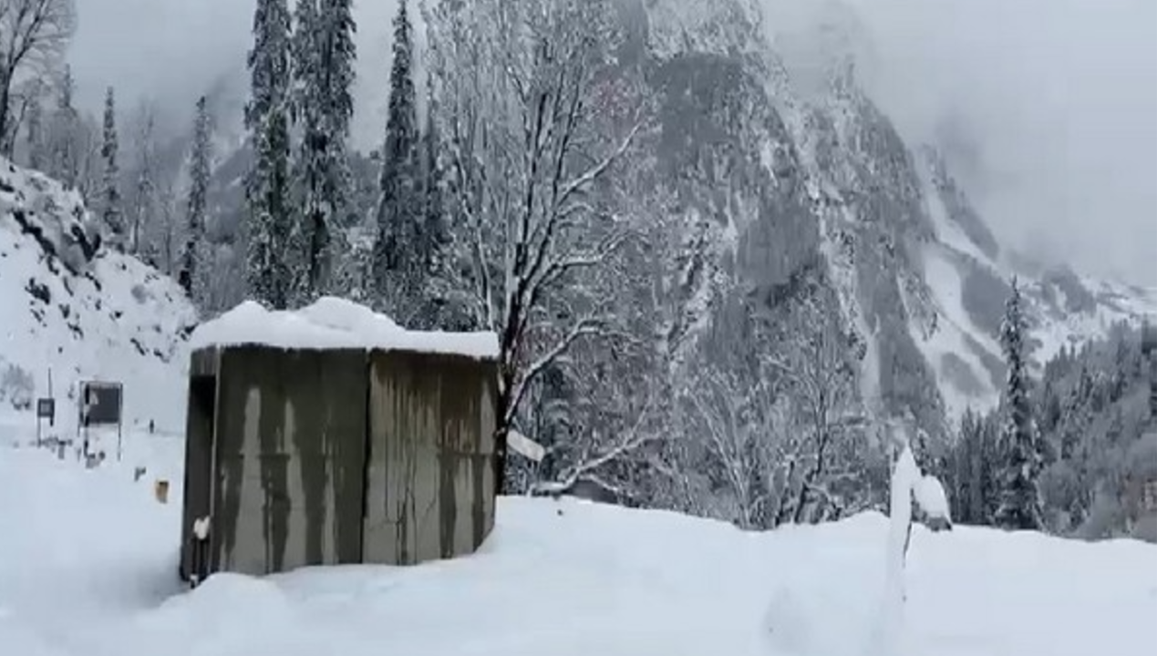 Snow marks its presence across hills of Himachal, Kashmir; check out ...