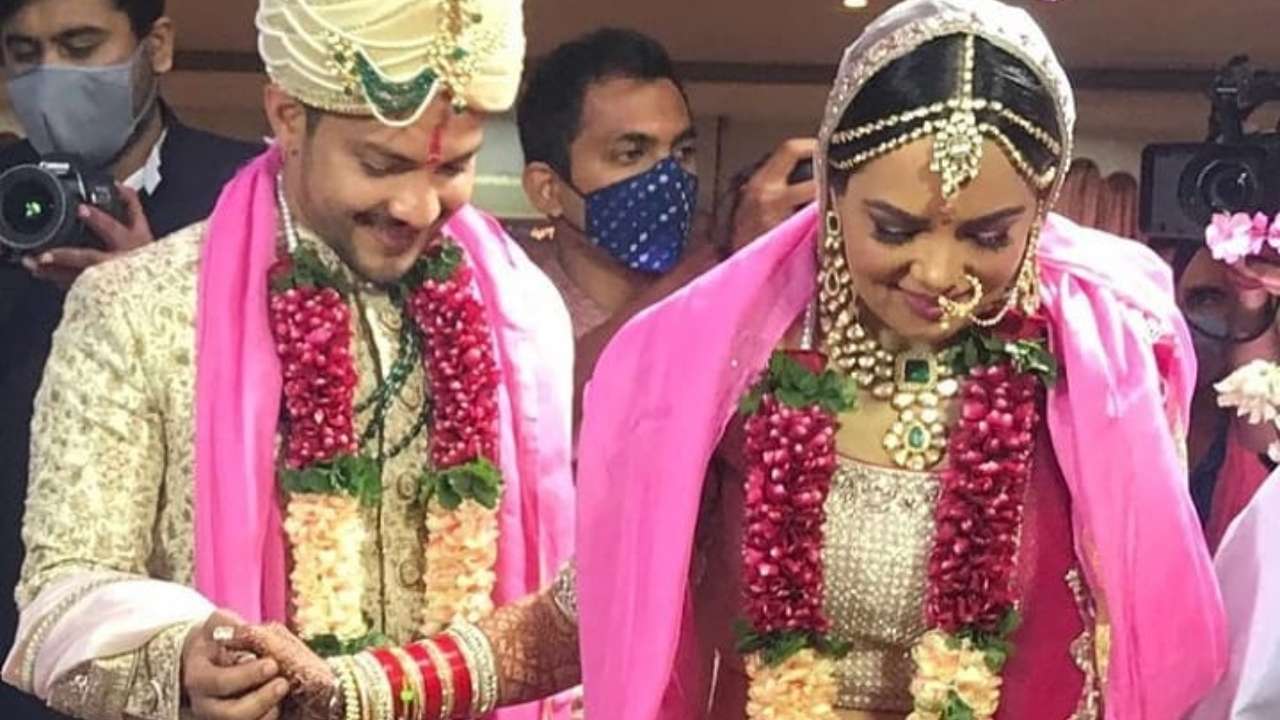Aditya Narayan, Shweta Agarwal are now married; see their beautiful ...