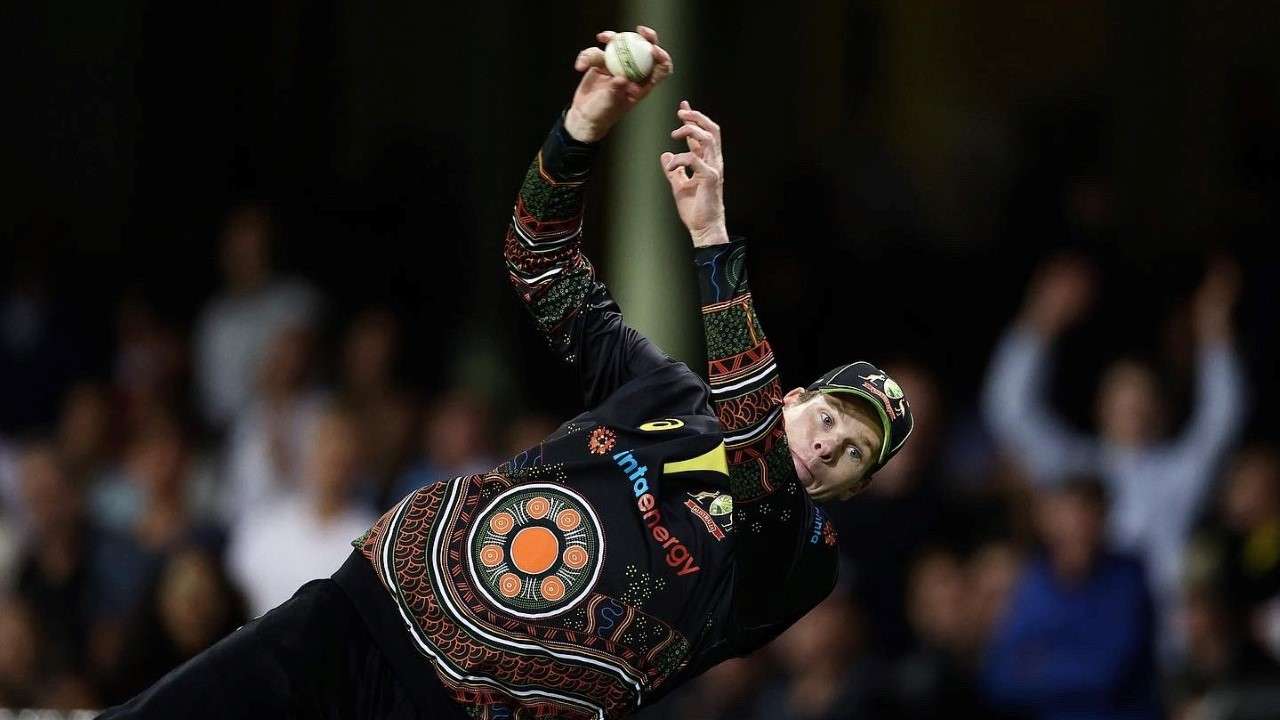 Top Moments 3rd T20I: Acrobatic saves from Samson, Smith, Disallowed ...