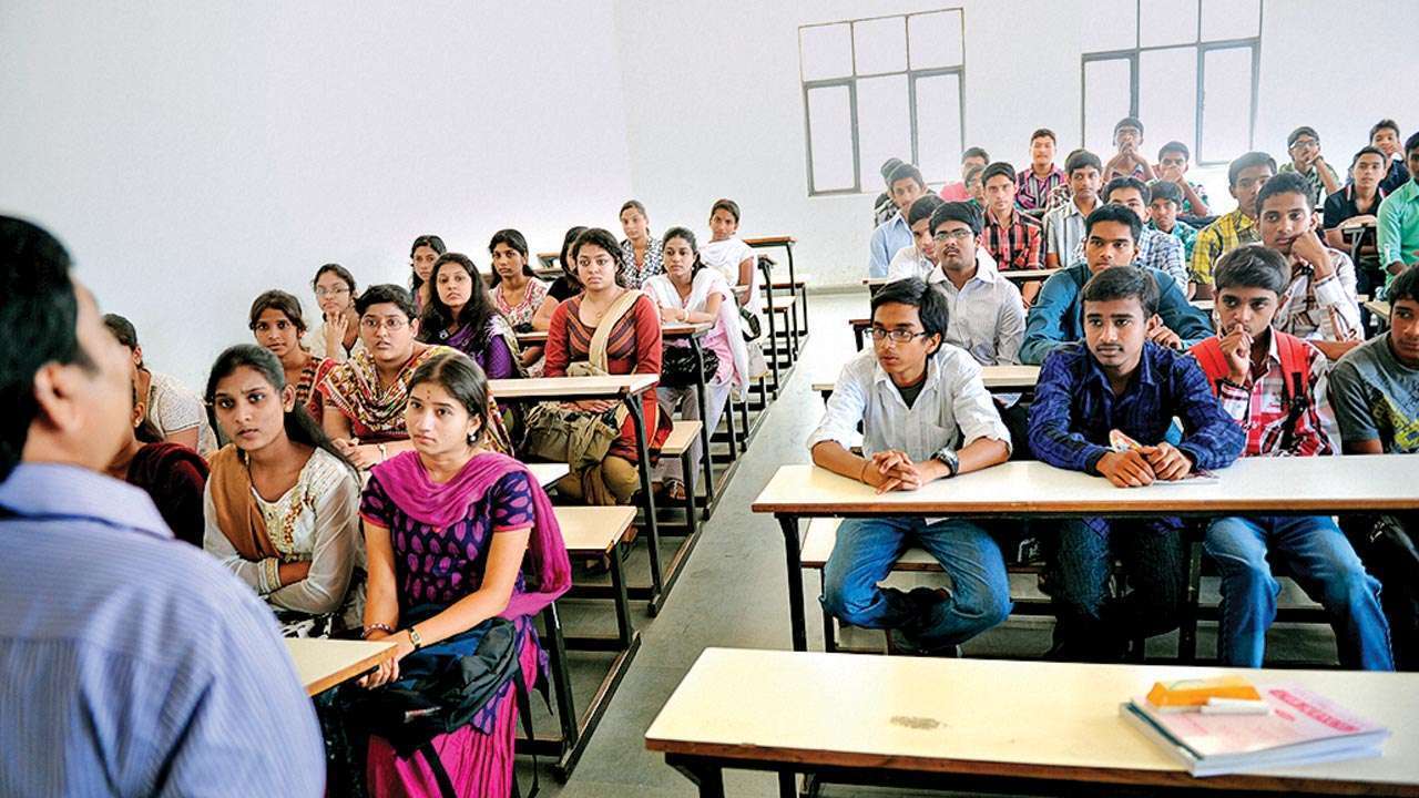 The outdated syllabus taught in media institutes deserves to go